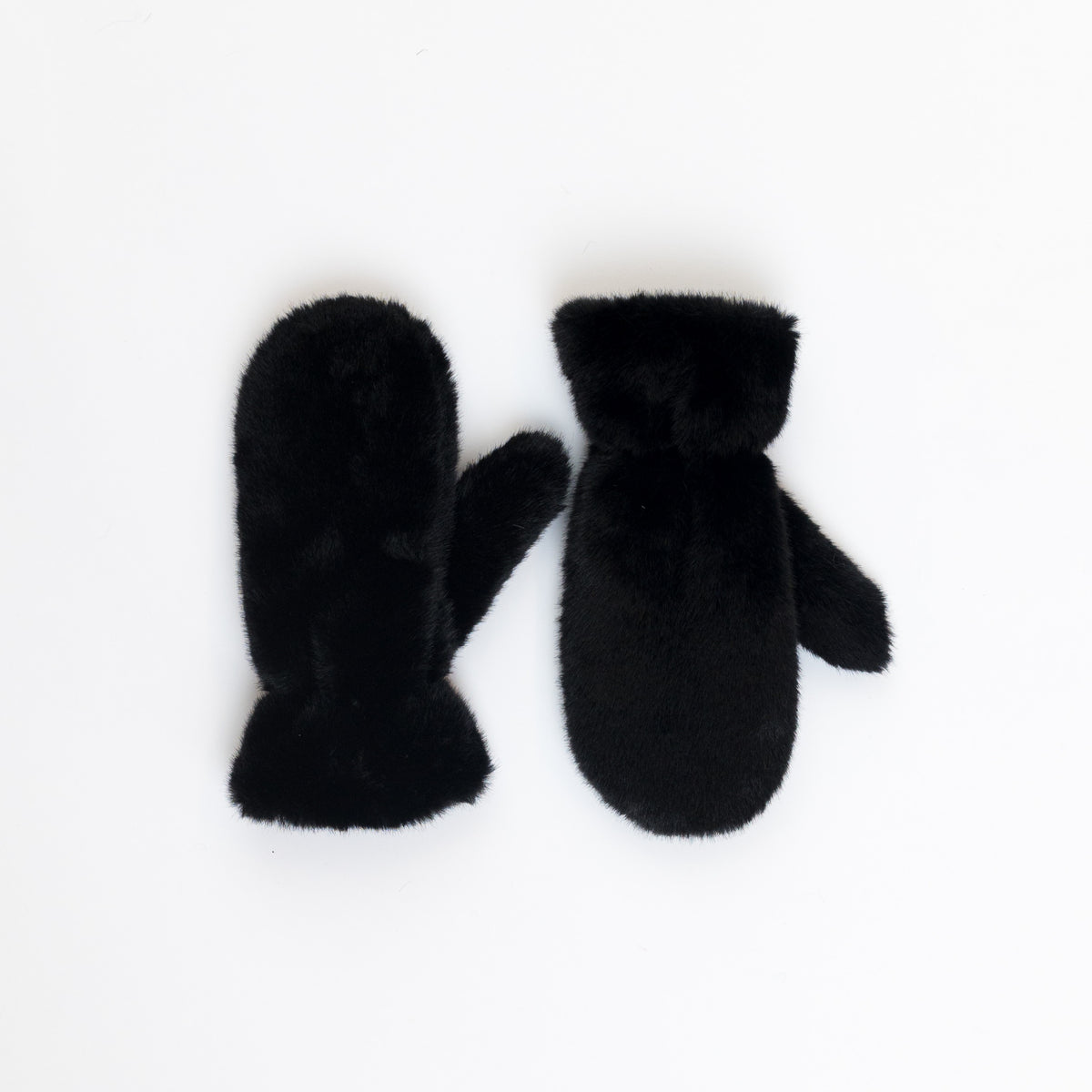 Lyla & Luxe Fuzzy Mitten in Black – manhattan casuals